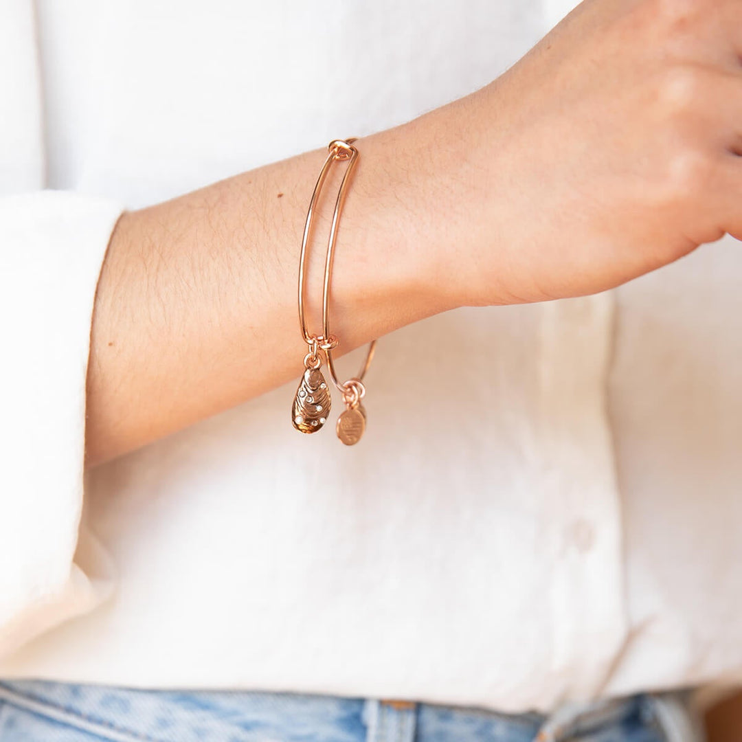 Mussel Shell Charm Bangle Bracelet - Alex and Ani – ALEX AND ANI