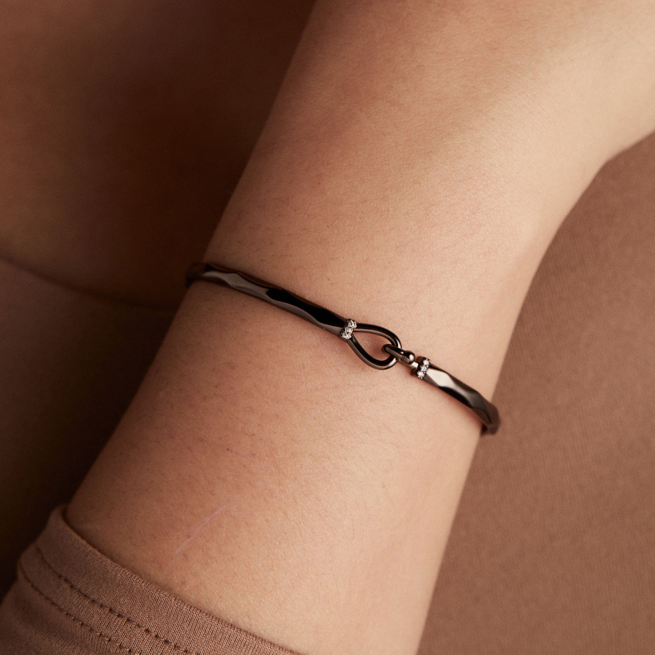 Faceted Hook Tension Bracelet | ALEX AND ANI