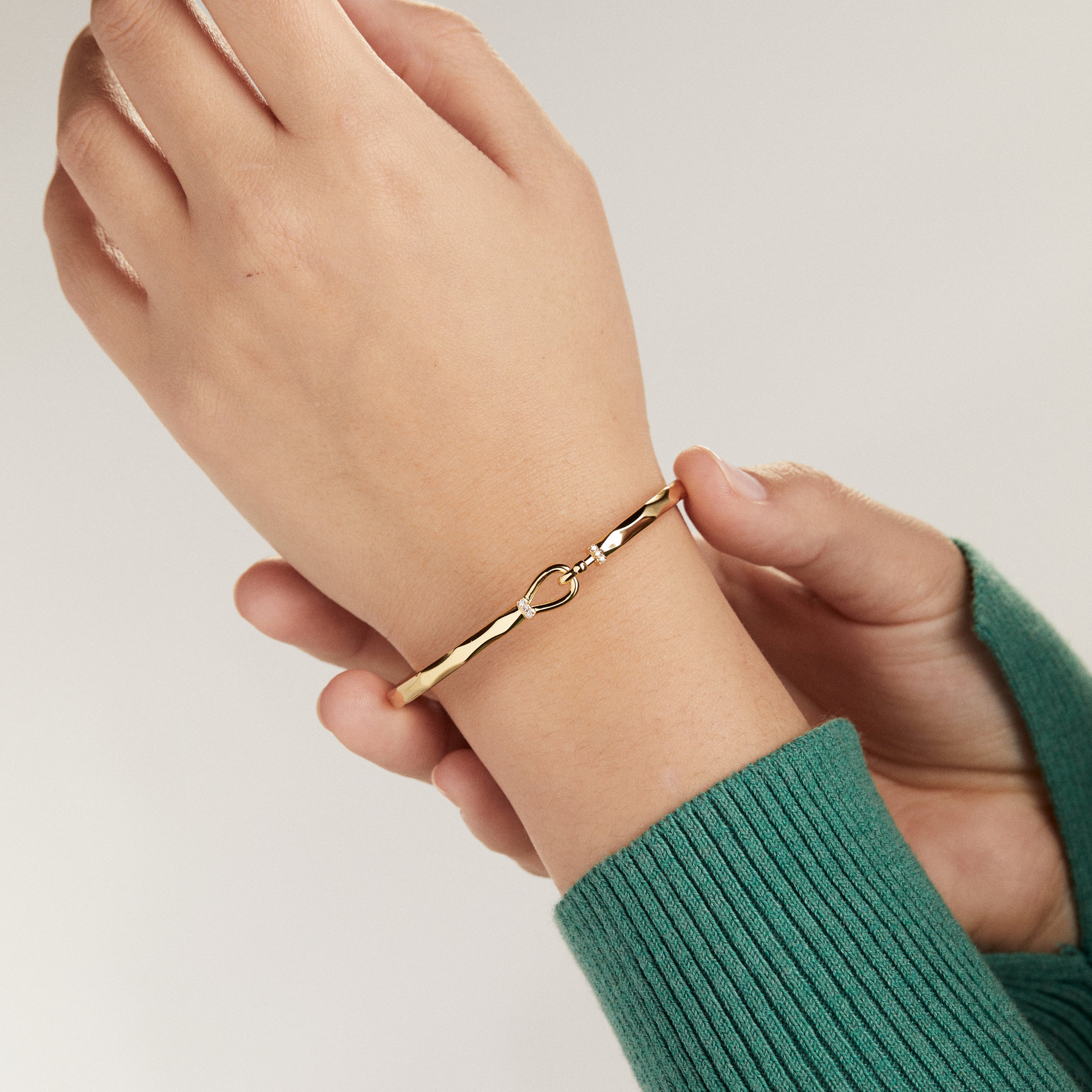 Faceted Hook Tension Bracelet | ALEX AND ANI